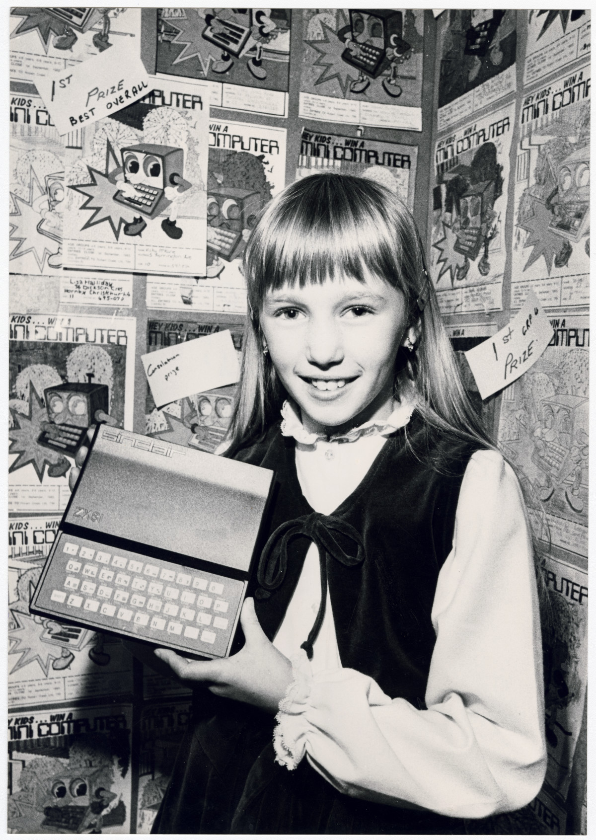 Vicky McKane with a mini computer prize | discoverywall.nz