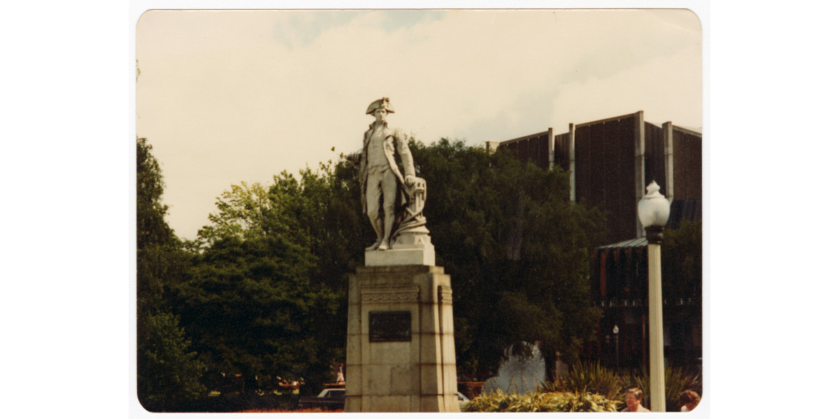 Captain Cook statue | discoverywall.nz