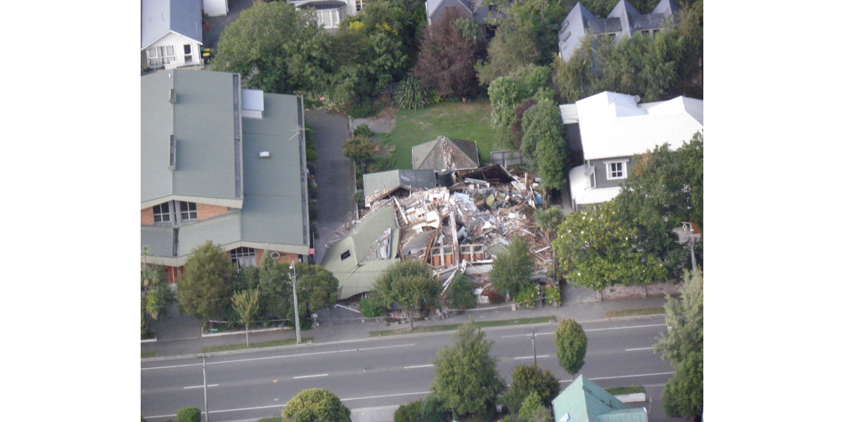 Collapsed house, 358 Gloucester Street. | discoverywall.nz