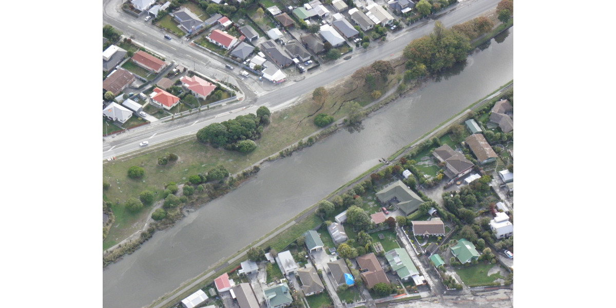 Avon River - bank slumping in Bexley, East Christchurch