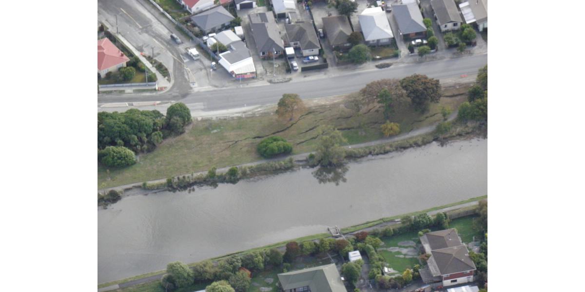 Avon River - bank slumping in Bexley, East Christchurch