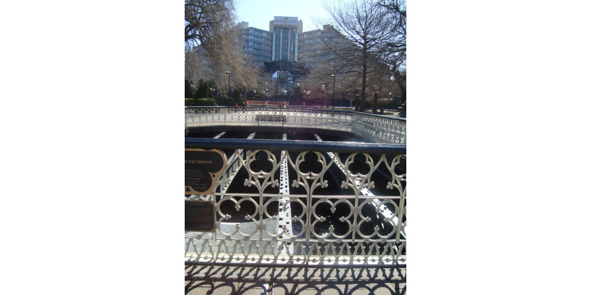 Crowne Plaza from Hamish Hay Bridge | discoverywall.nz