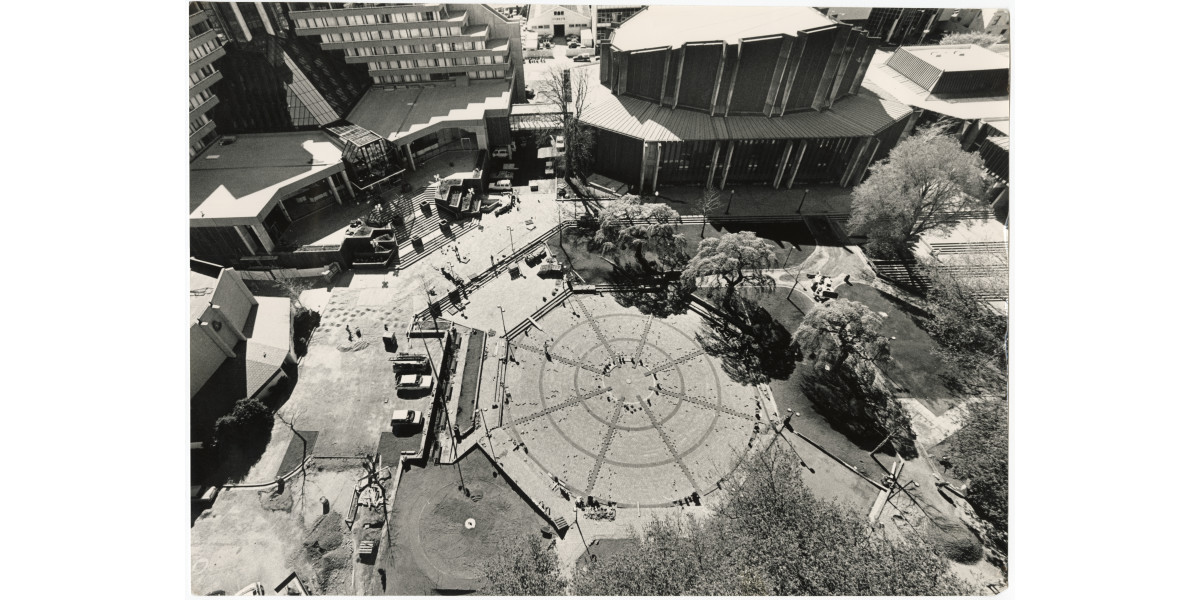 Construction of Victoria Square amphitheatre | discoverywall.nz
