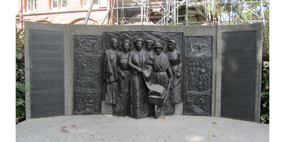 Kate Sheppard National Memorial | discoverywall.nz