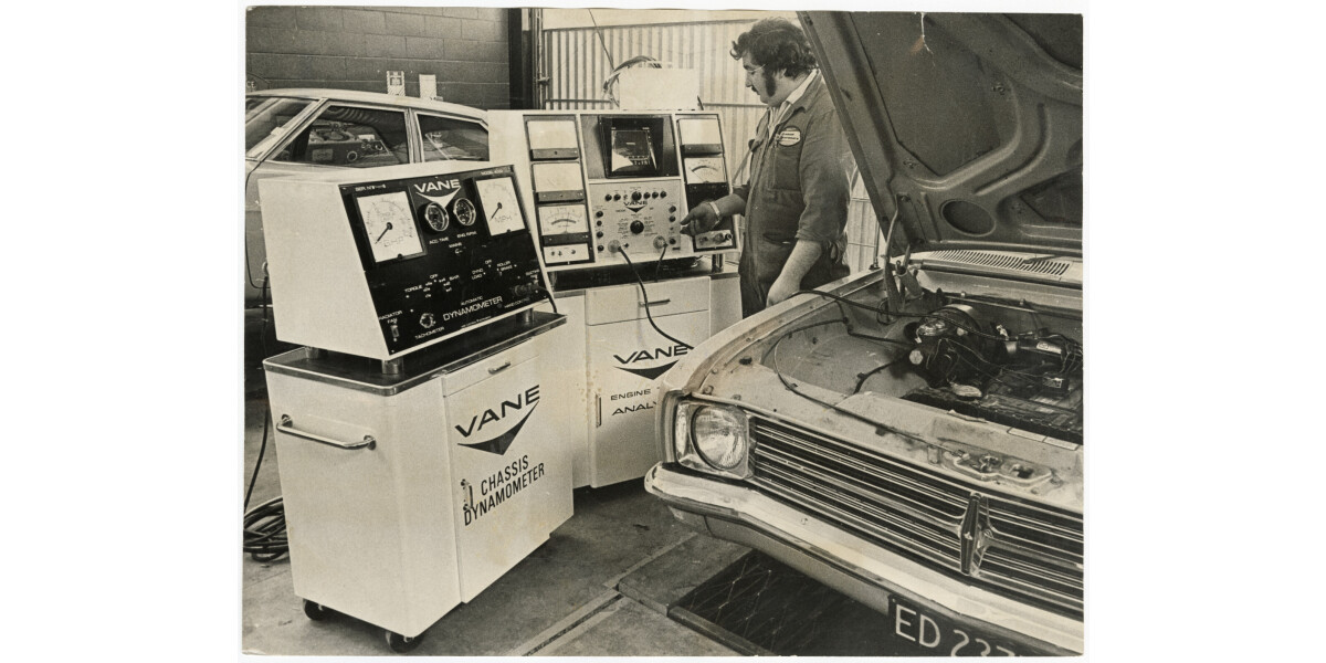 Electronic engine analyser at Blackwell Motors | discoverywall.nz