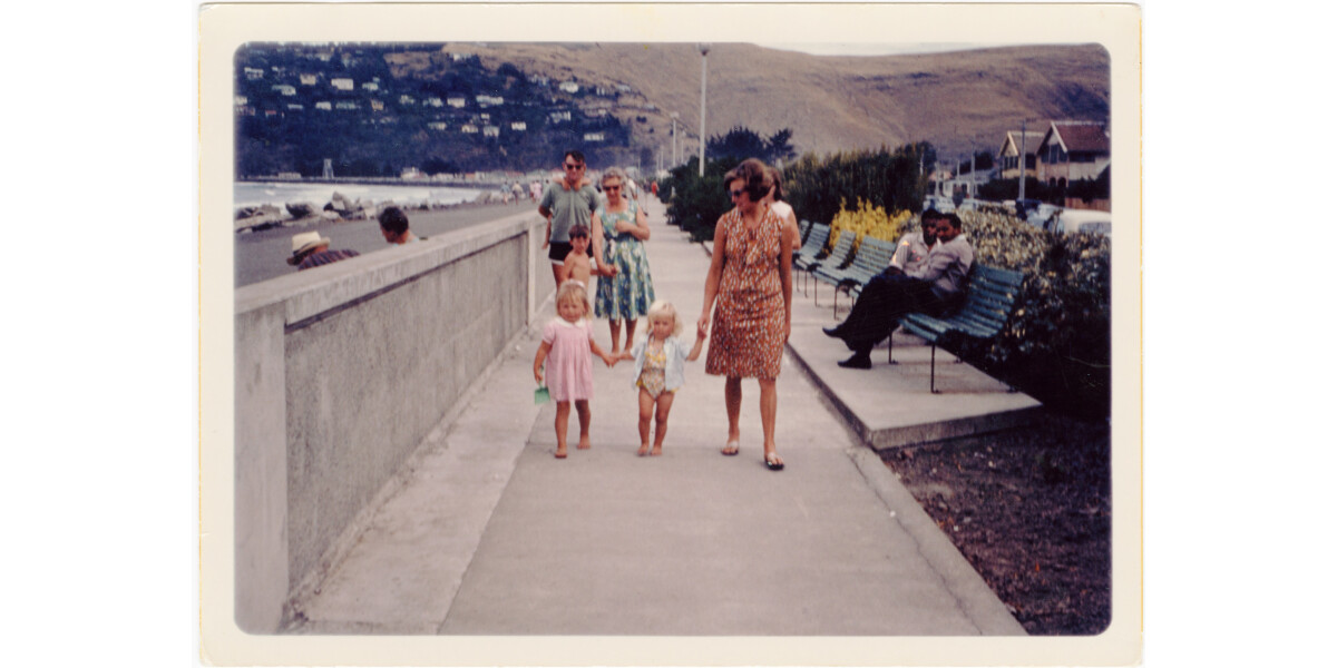 Sunday afternoon, Sumner promenade | discoverywall.nz