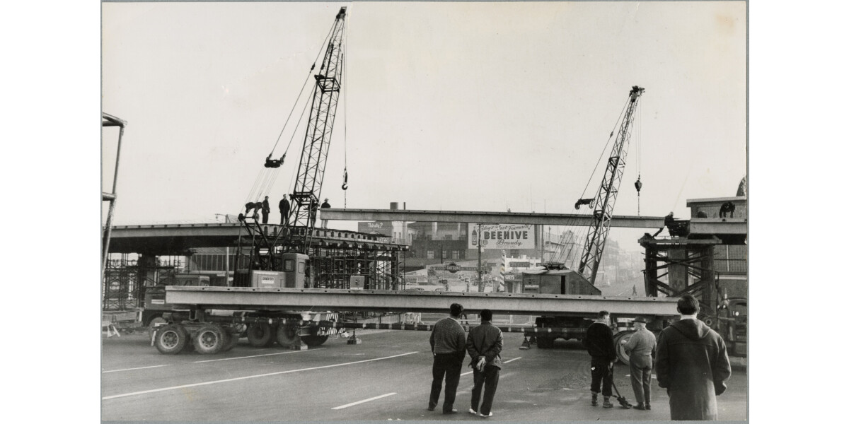 Construction of the Colombo Street overhead bridge | discoverywall.nz