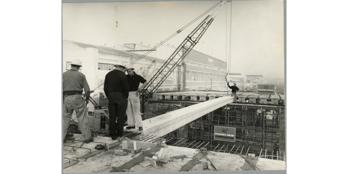Construction of the Colombo Street overhead bridge | discoverywall.nz