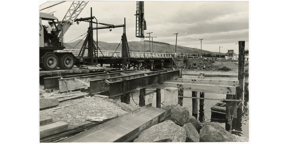 Construction of the new Ferrymead Bridge | discoverywall.nz