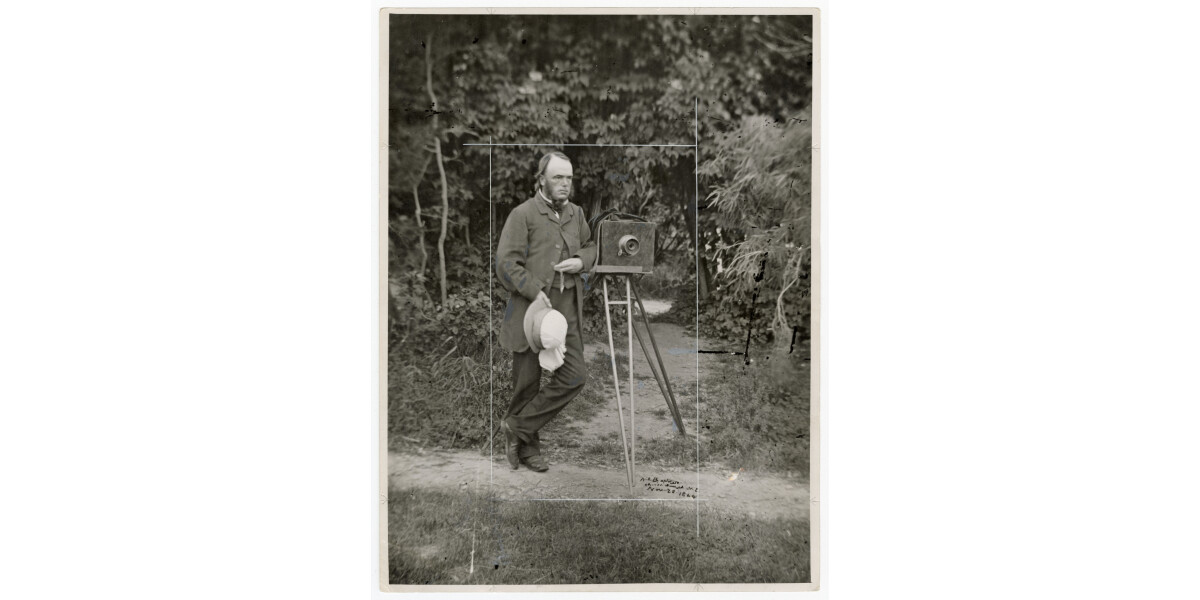 Dr Barker with his camera | discoverywall.nz