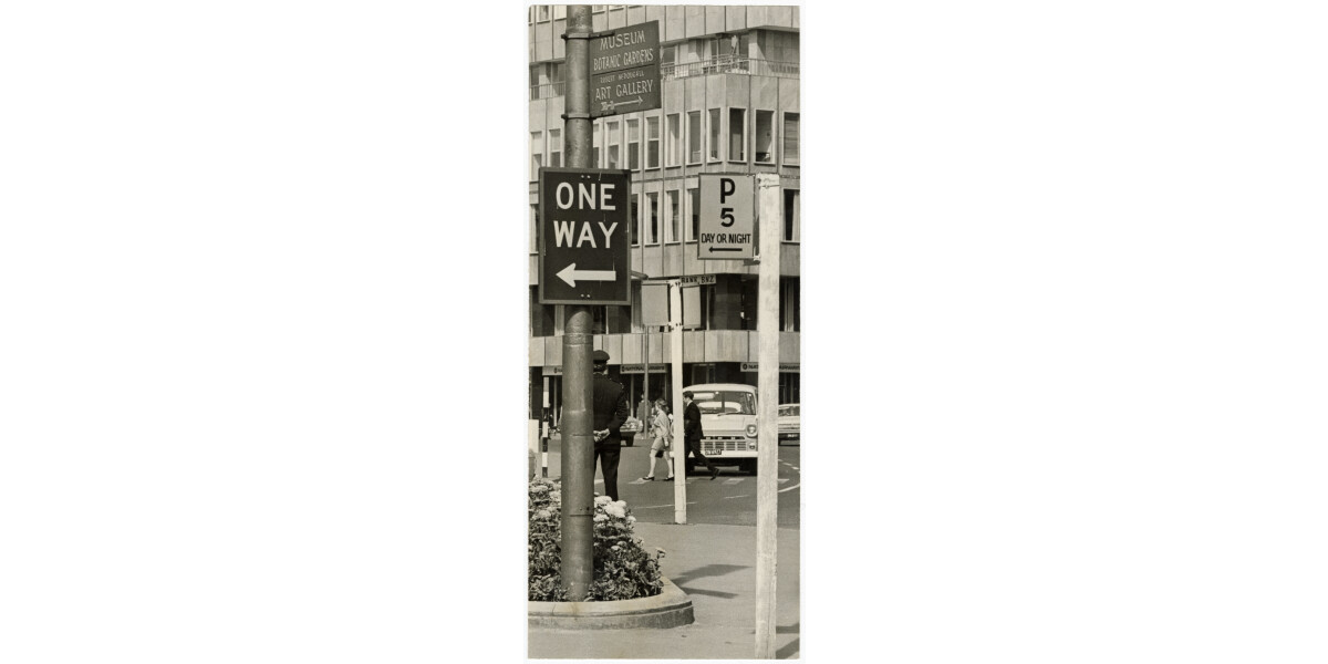 Traffic signs in Cathedral Square | discoverywall.nz