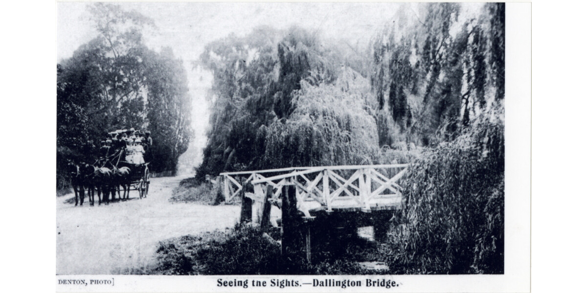 Seeing the sights - Dallington Bridge | discoverywall.nz
